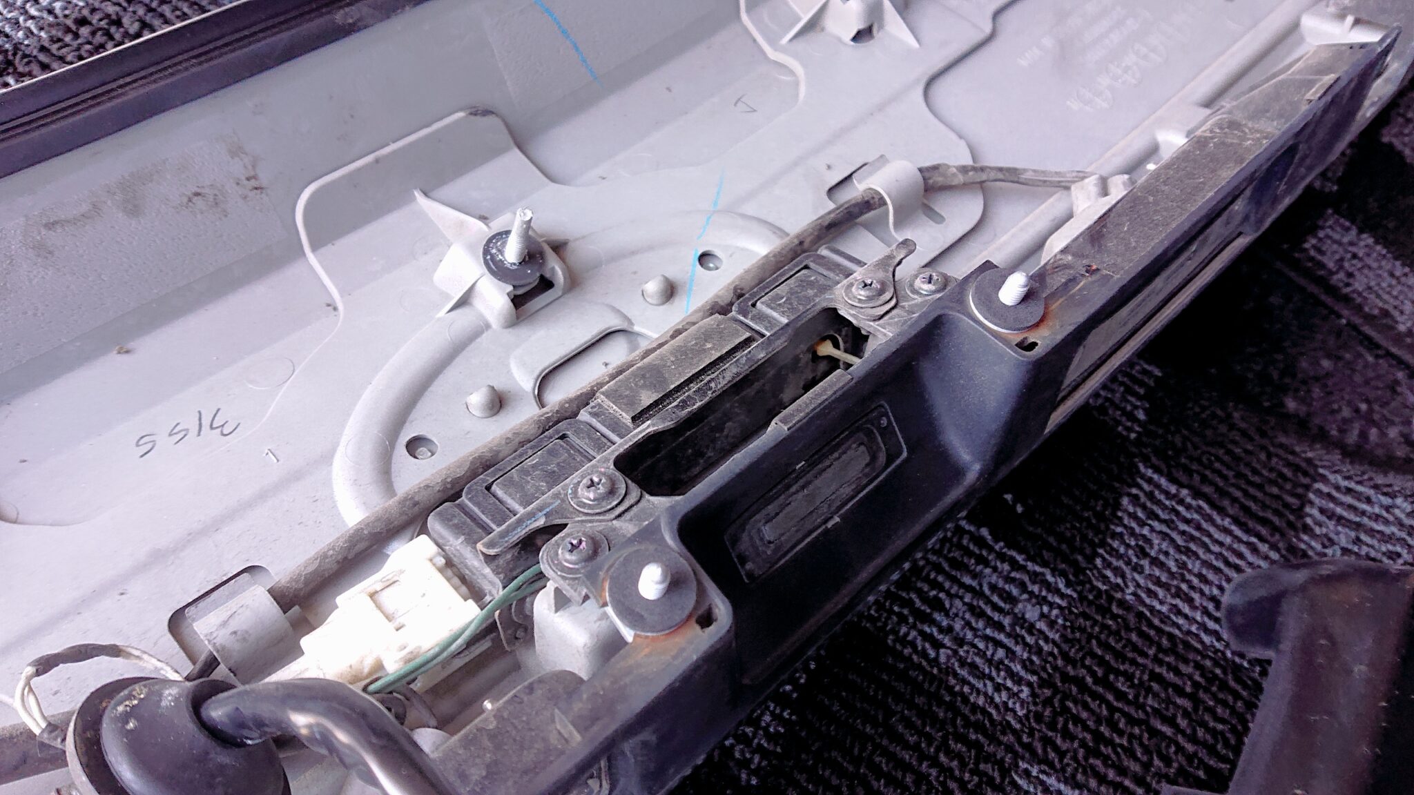 BR9アウトバック リアガーニッシュのボルトを交換してみるよ (⌒‐⌒) – アウトバックと車中泊とソロキャンプのお話